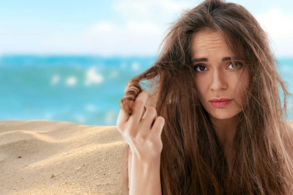 Capelli pieni di sale e sabbia, solo così ti salvi: fai questa ...